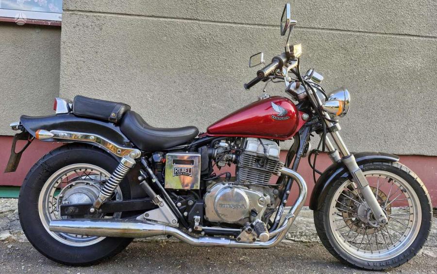 Sarkans Honda VT Shadow 1986 Kauņa, ar dzinēja tilpumu 0.45 L un nobraukumu 36 tūkst. km par 1450 €, foto 1 vietnē AUTOMOTO.COM.LV