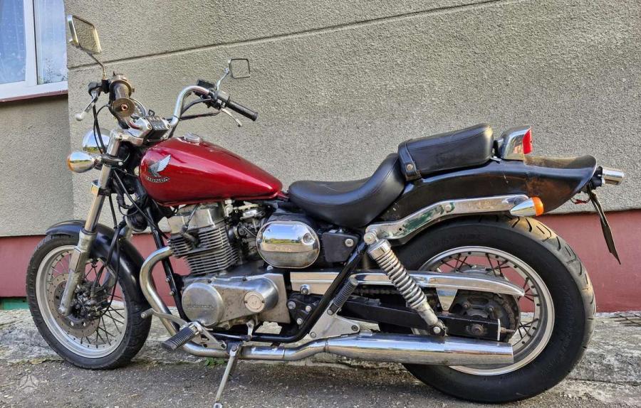 Sarkans Honda VT Shadow 1986 Kauņa, ar dzinēja tilpumu 0.45 L un nobraukumu 36 tūkst. km par 1450 €, foto 5 vietnē AUTOMOTO.COM.LV