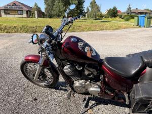 Sarkans Honda VT Shadow 1990 Viļņa, ar dzinēja tilpumu 0.58 L un nobraukumu 67 tūkst. km par 2300 €, foto 25 vietnē AUTOMOTO.COM.LV