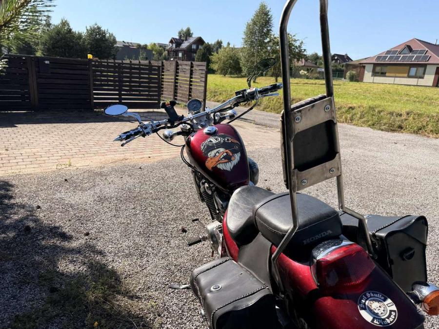 Sarkans Honda VT Shadow 1990 Viļņa, ar dzinēja tilpumu 0.58 L un nobraukumu 67 tūkst. km par 2300 €, foto 27 vietnē AUTOMOTO.COM.LV