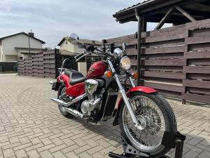 Red Honda VT Shadow 1998 in Vilnius, with an engine capacity of 0.60 L and mileage of 37 thousand km for 2150 €, photo  on AUTOMOTO.COM.LV