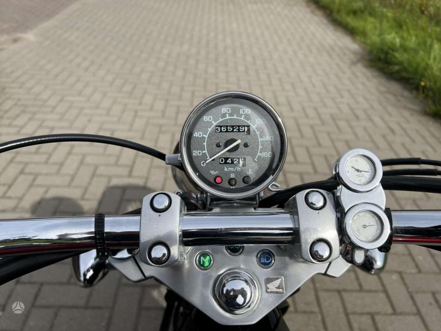 Red Honda VT Shadow 1998 in Vilnius, with an engine capacity of 0.60 L and mileage of 37 thousand km for 2150 €, photo 11 on AUTOMOTO.COM.LV