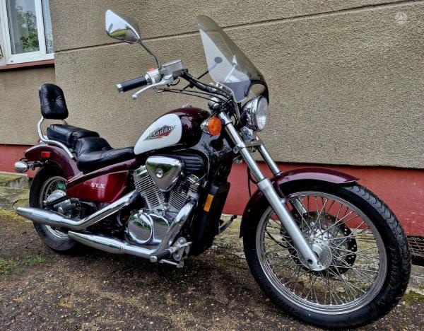 Sarkans Honda VT Shadow 1999 Kauņa, ar dzinēja tilpumu 0.60 L un nobraukumu 18 tūkst. km par 2150 €, foto 3 vietnē AUTOMOTO.COM.LV