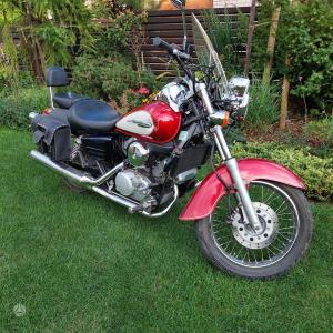 Sarkans Honda VT Shadow 2000 Kauņa, ar dzinēja tilpumu 0.13 L un nobraukumu 28 tūkst. km par 3250 €, foto 3 vietnē AUTOMOTO.COM.LV
