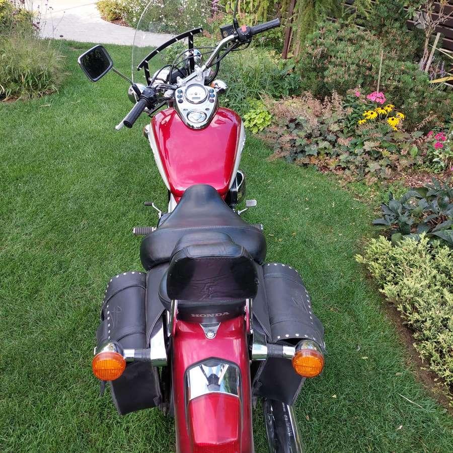 Sarkans Honda VT Shadow 2000 Kauņa, ar dzinēja tilpumu 0.13 L un nobraukumu 28 tūkst. km par 3250 €, foto 4 vietnē AUTOMOTO.COM.LV