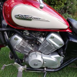 Sarkans Honda VT Shadow 2000 Kauņa, ar dzinēja tilpumu 0.13 L un nobraukumu 28 tūkst. km par 3250 €, foto 5 vietnē AUTOMOTO.COM.LV