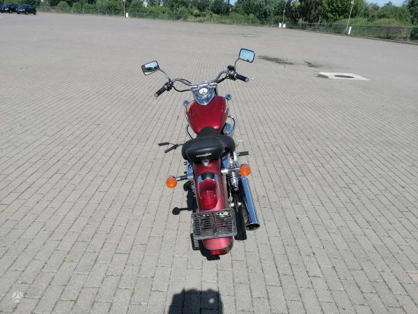 Red Honda VT Shadow 2005 in Marijampole, with an engine capacity of 0.13 L and mileage of 26 thousand km for 3750 €, photo 2 on AUTOMOTO.COM.LV