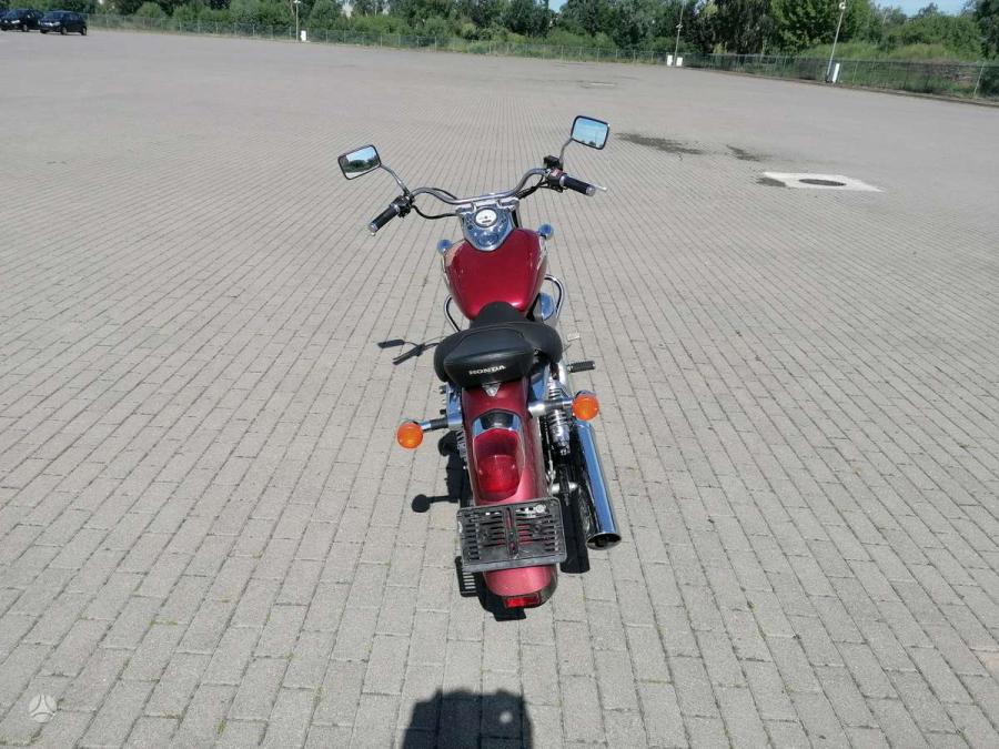 Red Honda VT Shadow 2005 in Marijampole, with an engine capacity of 0.13 L and mileage of 26 thousand km for 3750 €, photo 3 on AUTOMOTO.COM.LV