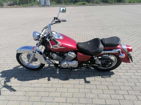 Red Honda VT Shadow 2005 in Marijampole, with an engine capacity of 0.13 L and mileage of 26 thousand km for 3750 €, photo 3 on AUTOMOTO.COM.LV