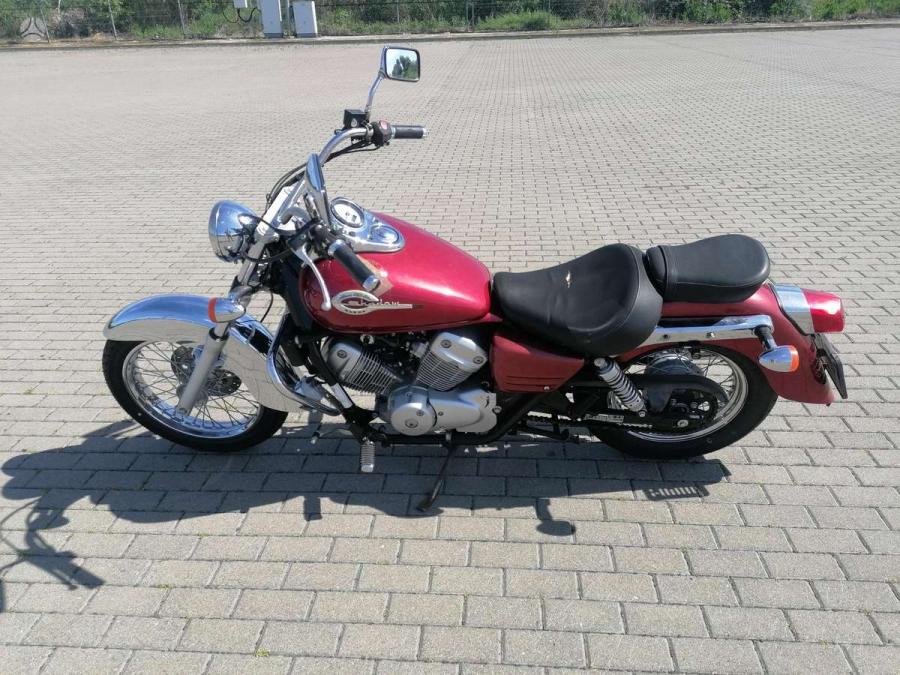 Red Honda VT Shadow 2005 in Marijampole, with an engine capacity of 0.13 L and mileage of 26 thousand km for 3750 €, photo 4 on AUTOMOTO.COM.LV