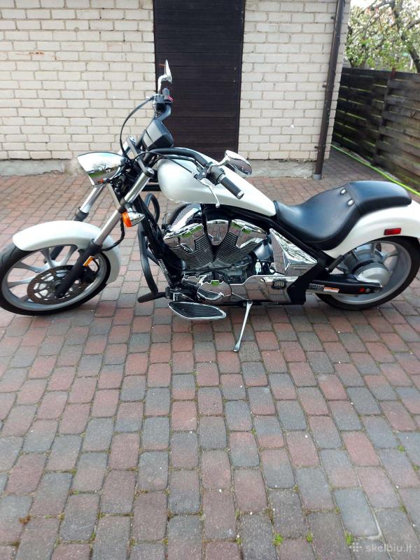 Balts Honda VT Shadow 2011 Kretinga, ar dzinēja tilpumu 1.30 L un nobraukumu 27 tūkst. km par 6200 €, foto 1 vietnē AUTOMOTO.COM.LV