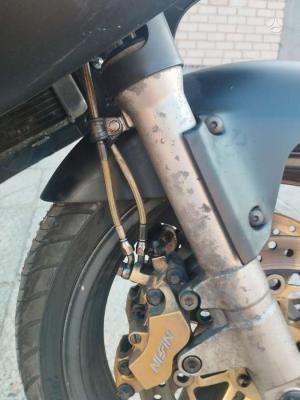 Black Honda VTR 1000 1999 in Kaunas, with an engine capacity of 1.00 L and mileage of 37 thousand km for 1400 €, photo 12 on AUTOMOTO.COM.LV