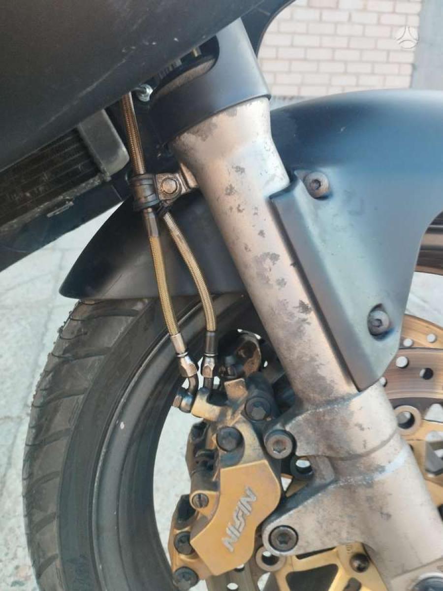 Black Honda VTR 1000 1999 in Kaunas, with an engine capacity of 1.00 L and mileage of 37 thousand km for 1400 €, photo 12 on AUTOMOTO.COM.LV