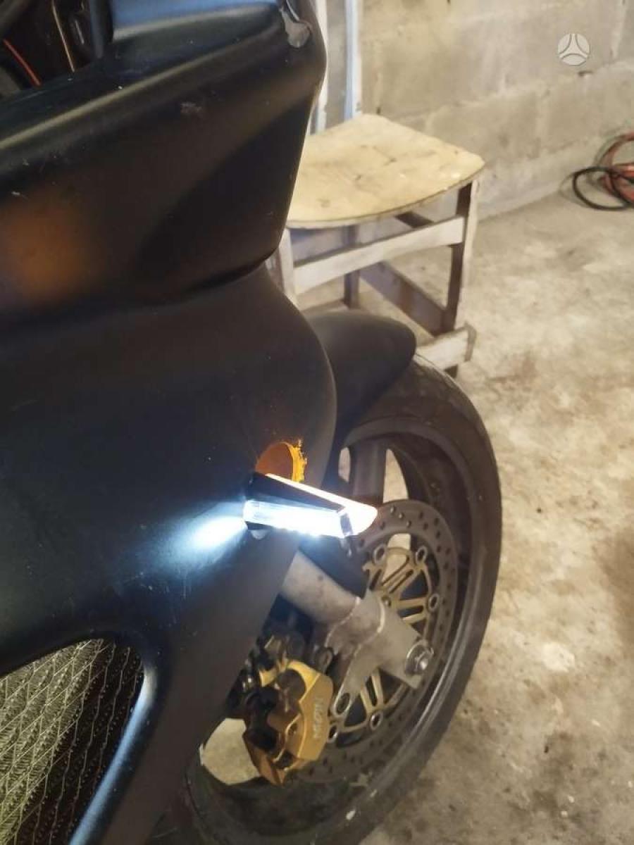 Black Honda VTR 1000 1999 in Kaunas, with an engine capacity of 1.00 L and mileage of 37 thousand km for 1400 €, photo 14 on AUTOMOTO.COM.LV