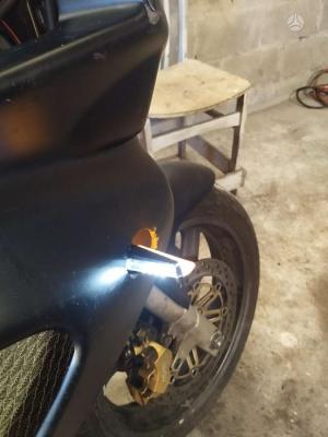 Black Honda VTR 1000 1999 in Kaunas, with an engine capacity of 1.00 L and mileage of 37 thousand km for 1400 €, photo 18 on AUTOMOTO.COM.LV