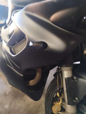 Black Honda VTR 1000 1999 in Kaunas, with an engine capacity of 1.00 L and mileage of 37 thousand km for 1400 €, photo 19 on AUTOMOTO.COM.LV