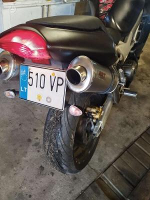 Black Honda VTR 1000 1999 in Kaunas, with an engine capacity of 1.00 L and mileage of 37 thousand km for 1400 €, photo 20 on AUTOMOTO.COM.LV