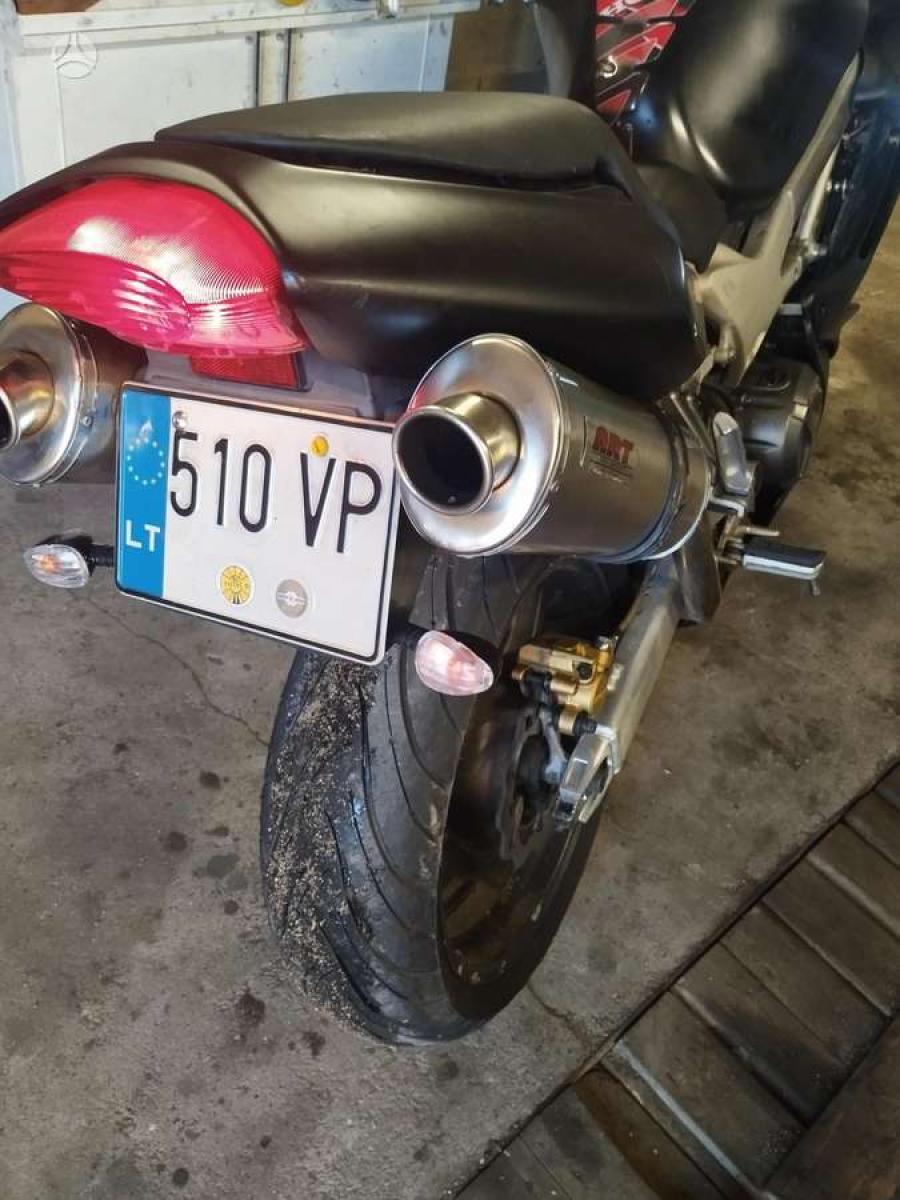 Black Honda VTR 1000 1999 in Kaunas, with an engine capacity of 1.00 L and mileage of 37 thousand km for 1400 €, photo 20 on AUTOMOTO.COM.LV