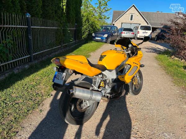 Honda VTR 1000 2004 in Kaunas, with an engine capacity of 0.00 L and mileage of 0 thousand km for 1100 €, photo 2 on AUTOMOTO.COM.LV