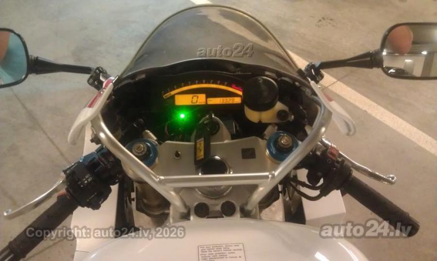 Белый Хонда VTR 1000 2003 в Таллин, объемом двигателя 1.00 л и пробегом 17 тыс. км за 8900 €, фото 4 на AUTOMOTO.COM.LV