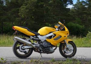 Желтый Хонда VTR 1000 1999 в Курессааре, объемом двигателя 1.00 л и пробегом 63 тыс. км за 1300 €, фото  на AUTOMOTO.COM.LV