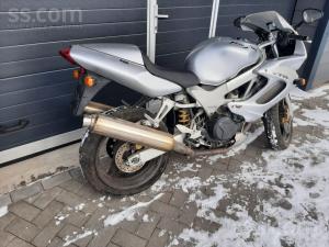 Honda VTR 1998 in Cesis, with an engine capacity of 1.00 L and mileage of 0 thousand km for 1850 €, photo 4 on AUTOMOTO.COM.LV