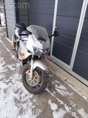 Honda VTR 1998 in Cesis, with an engine capacity of 1.00 L and mileage of 0 thousand km for 1850 €, photo 5 on AUTOMOTO.COM.LV