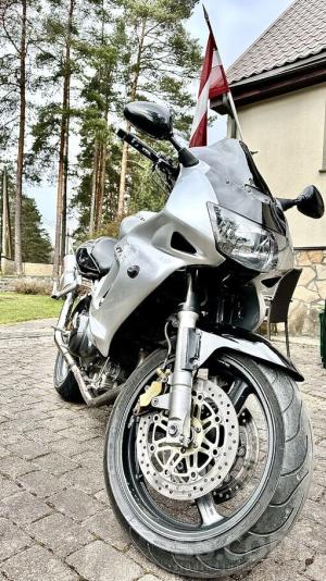 Honda VTR 1999 in Riga, with an engine capacity of 1.00 L and mileage of 0 thousand km for 2750 €, photo 3 on AUTOMOTO.COM.LV