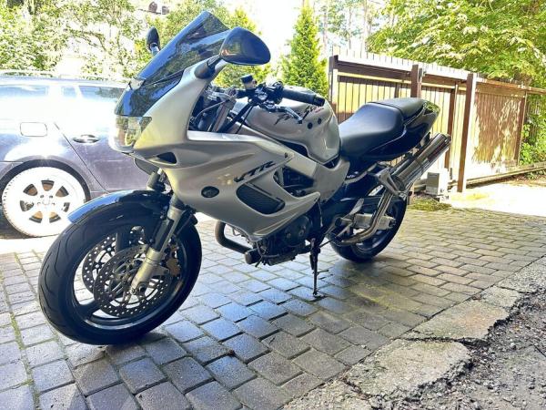 Honda VTR 1999 Rīga, ar dzinēja tilpumu 1.00 L un nobraukumu 0 tūkst. km par 2000 €, foto 5 vietnē AUTOMOTO.COM.LV