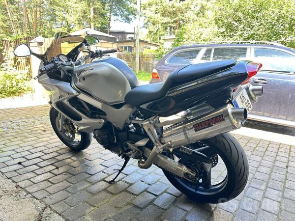 Honda VTR 1999 Rīga, ar dzinēja tilpumu 1.00 L un nobraukumu 0 tūkst. km par 2000 €, foto 6 vietnē AUTOMOTO.COM.LV