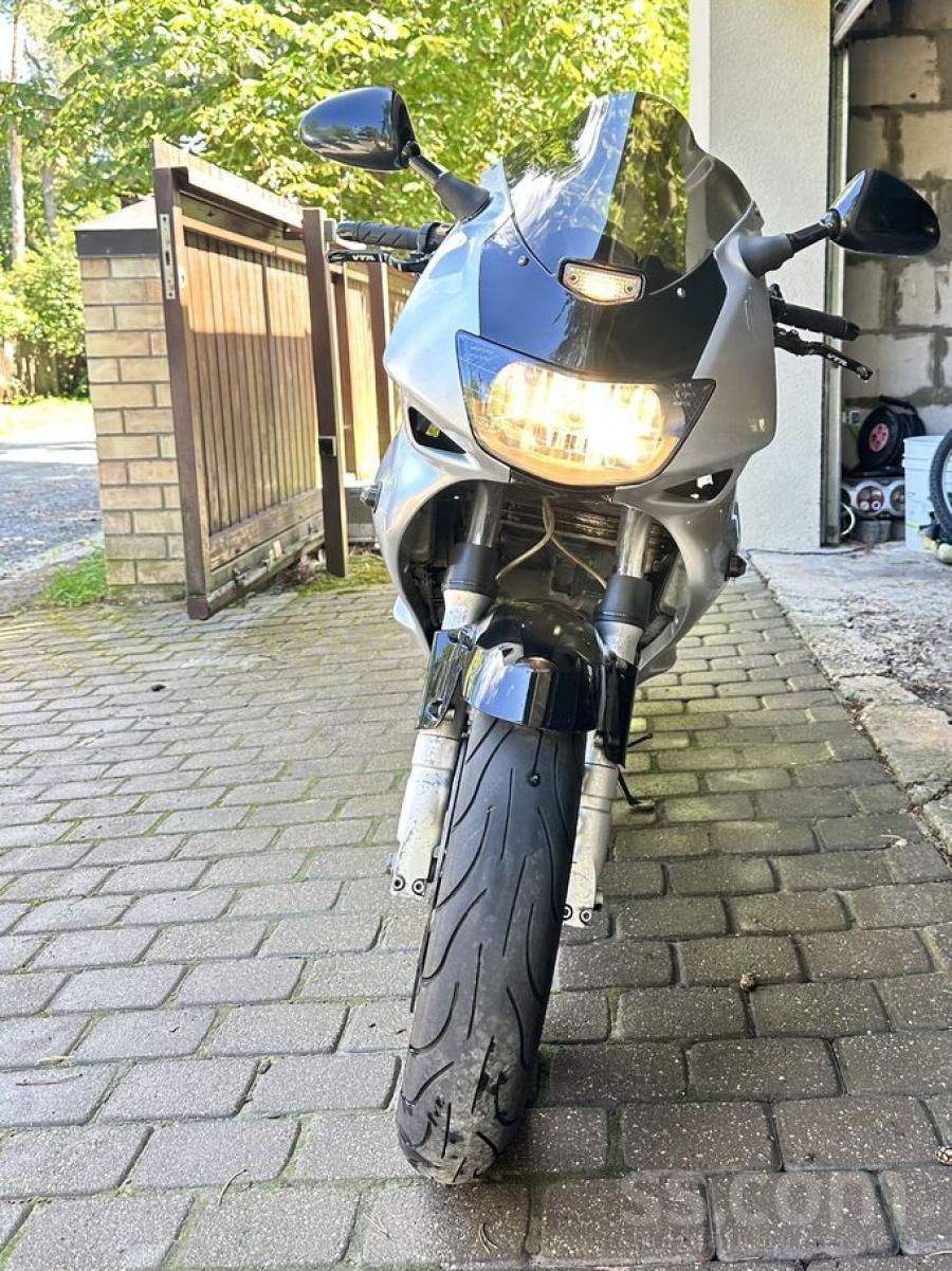 Honda VTR 1999 in Riga, with an engine capacity of 1.00 L and mileage of 0 thousand km for 2000 €, photo 7 on AUTOMOTO.COM.LV