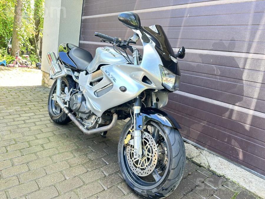 Honda VTR 1999 in Riga, with an engine capacity of 1.00 L and mileage of 0 thousand km for 2000 €, photo 9 on AUTOMOTO.COM.LV