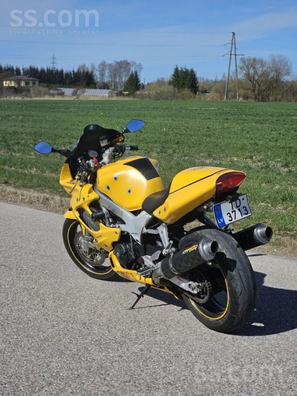 Honda VTR 2000 in Riga, with an engine capacity of 1.00 L and mileage of 0 thousand km for 1500 €, photo 3 on AUTOMOTO.COM.LV
