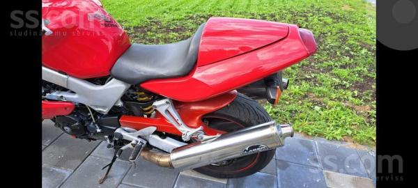 Хонда VTR 2001 в Рига, объемом двигателя 1.00 л и пробегом 0 тыс. км за 2650 €, фото 4 на AUTOMOTO.COM.LV