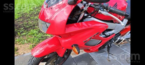Хонда VTR 2001 в Рига, объемом двигателя 1.00 л и пробегом 0 тыс. км за 2650 €, фото 6 на AUTOMOTO.COM.LV