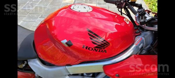 Хонда VTR 2001 в Рига, объемом двигателя 1.00 л и пробегом 0 тыс. км за 2650 €, фото 8 на AUTOMOTO.COM.LV