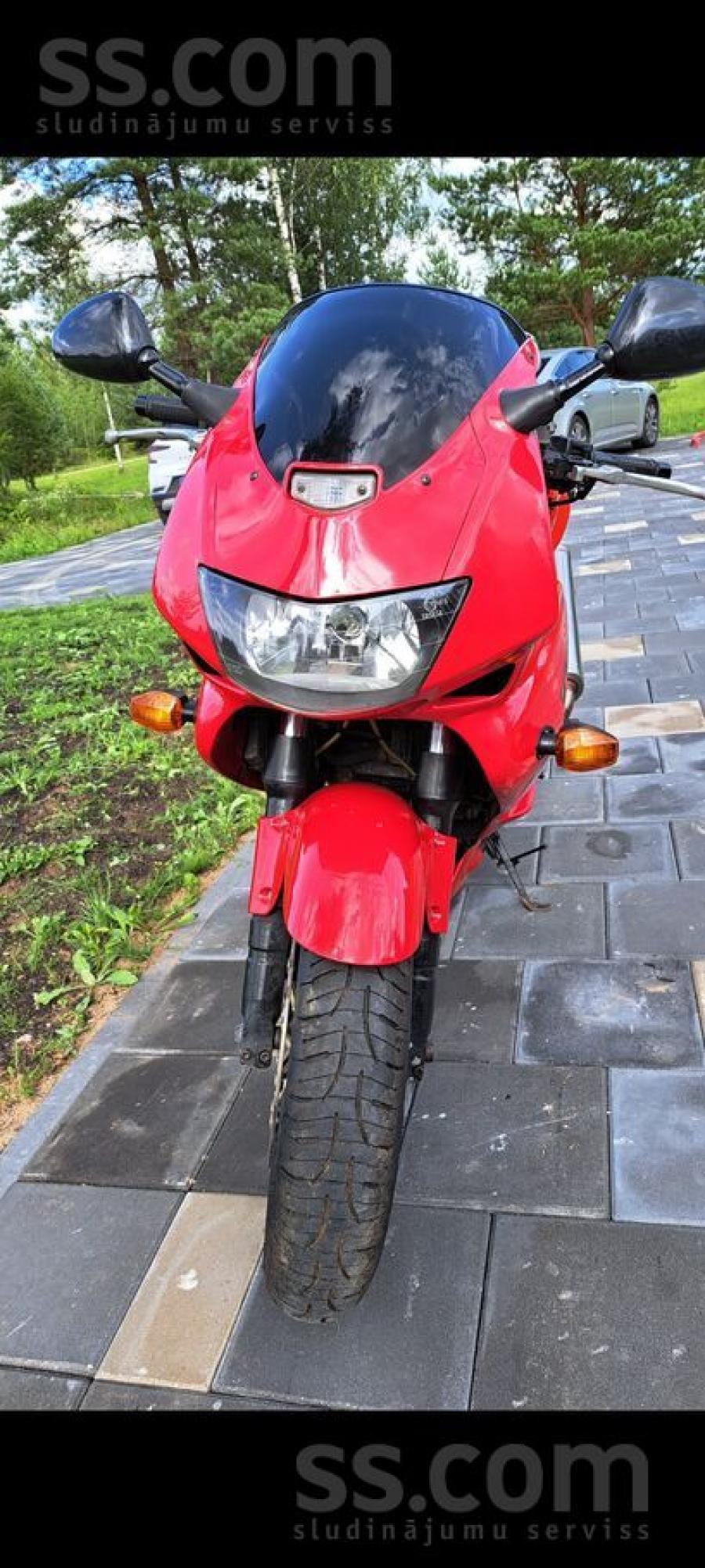 Хонда VTR 2001 в Рига, объемом двигателя 1.00 л и пробегом 0 тыс. км за 2650 €, фото 6 на AUTOMOTO.COM.LV