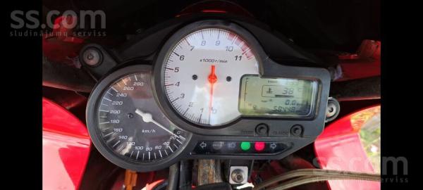 Хонда VTR 2001 в Рига, объемом двигателя 1.00 л и пробегом 0 тыс. км за 2650 €, фото 10 на AUTOMOTO.COM.LV