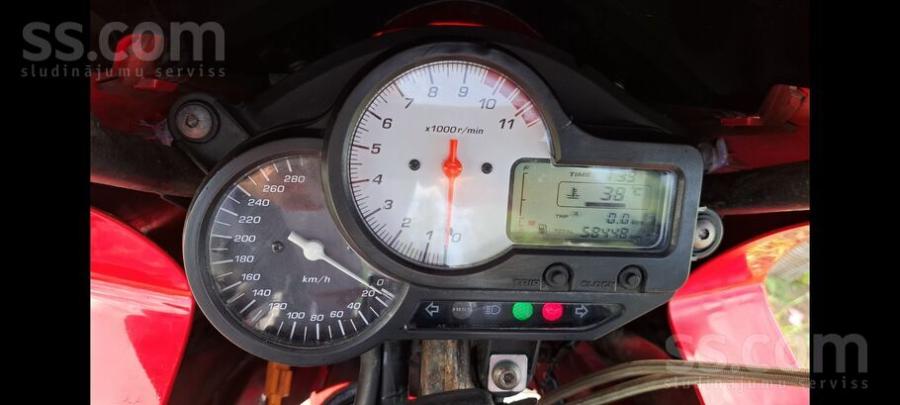 Хонда VTR 2001 в Рига, объемом двигателя 1.00 л и пробегом 0 тыс. км за 2650 €, фото 11 на AUTOMOTO.COM.LV