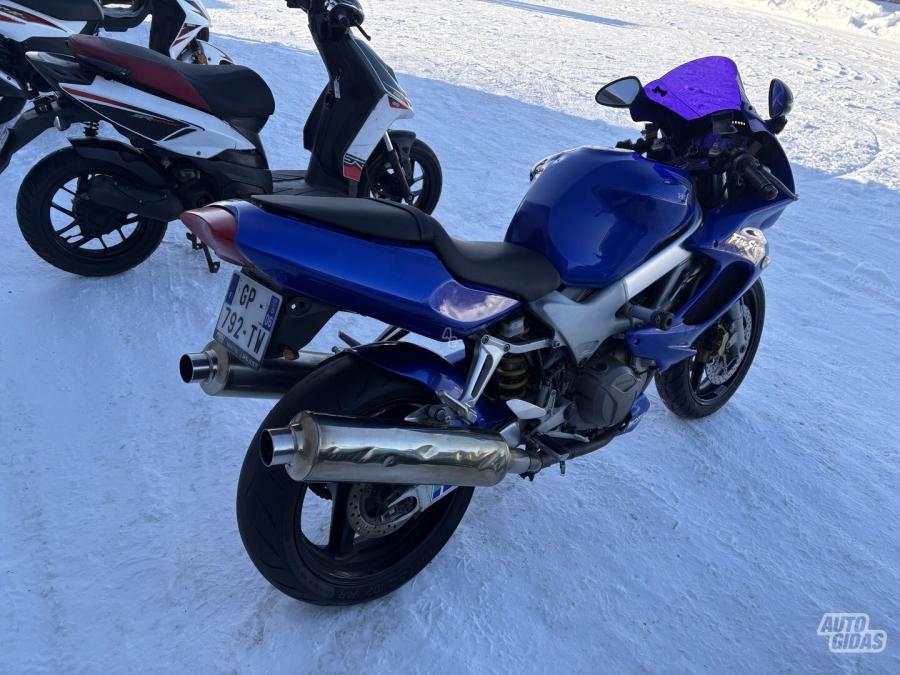 Honda VTR 2004 Kelmė, ar dzinēja tilpumu 1.00 L un nobraukumu 86 tūkst. km par 965 €, foto 3 vietnē AUTOMOTO.COM.LV
