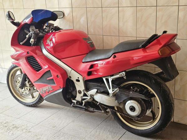 Sarkans Honda VTR 1996 Viļņa, ar dzinēja tilpumu 0.75 L un nobraukumu 58 tūkst. km par 1250 €, foto 6 vietnē AUTOMOTO.COM.LV