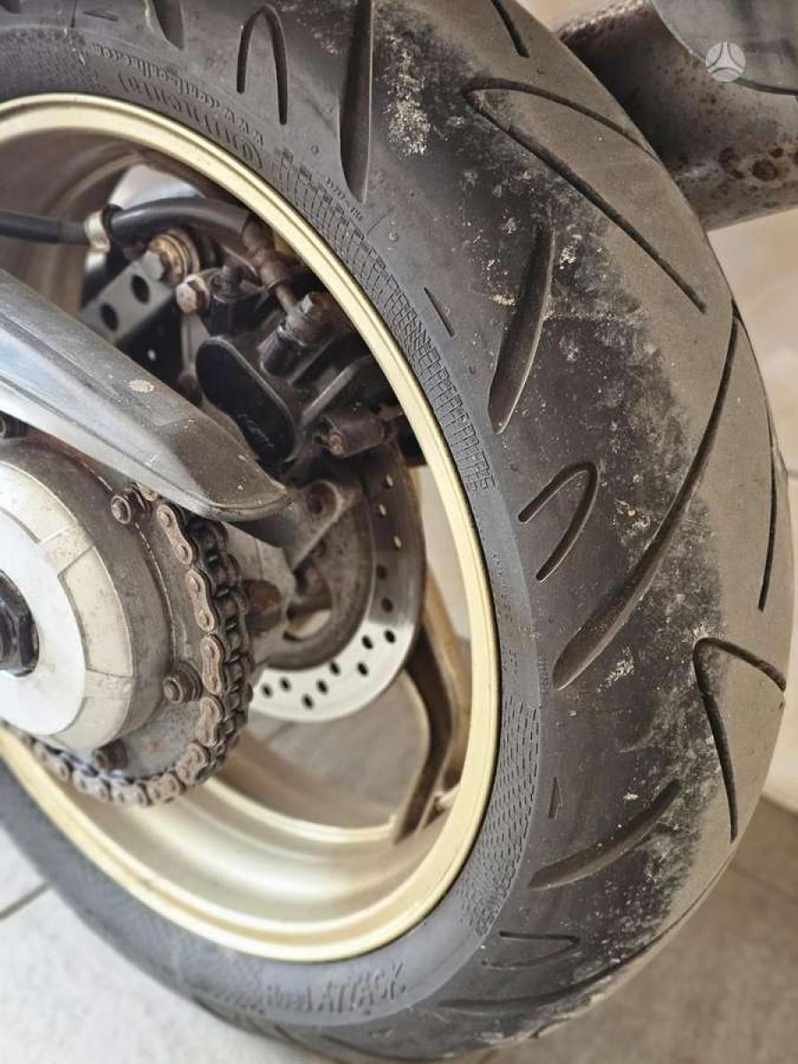 Sarkans Honda VTR 1996 Viļņa, ar dzinēja tilpumu 0.75 L un nobraukumu 58 tūkst. km par 1250 €, foto 8 vietnē AUTOMOTO.COM.LV