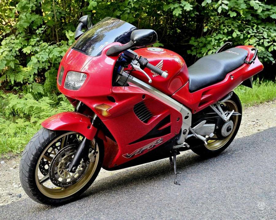 Sarkans Honda VTR 1996 Viļņa, ar dzinēja tilpumu 0.75 L un nobraukumu 58 tūkst. km par 1250 €, foto 11 vietnē AUTOMOTO.COM.LV