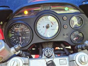 Sarkans Honda VTR 1996 Viļņa, ar dzinēja tilpumu 0.75 L un nobraukumu 58 tūkst. km par 1250 €, foto 13 vietnē AUTOMOTO.COM.LV