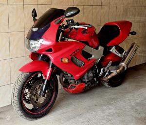 Sarkans Honda VTR 2001 Viļņa, ar dzinēja tilpumu 1.00 L un nobraukumu 56 tūkst. km par 1350 €, foto 4 vietnē AUTOMOTO.COM.LV