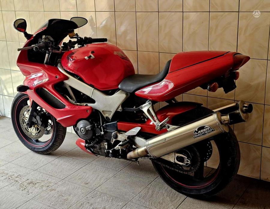 Sarkans Honda VTR 2001 Viļņa, ar dzinēja tilpumu 1.00 L un nobraukumu 56 tūkst. km par 1350 €, foto 7 vietnē AUTOMOTO.COM.LV