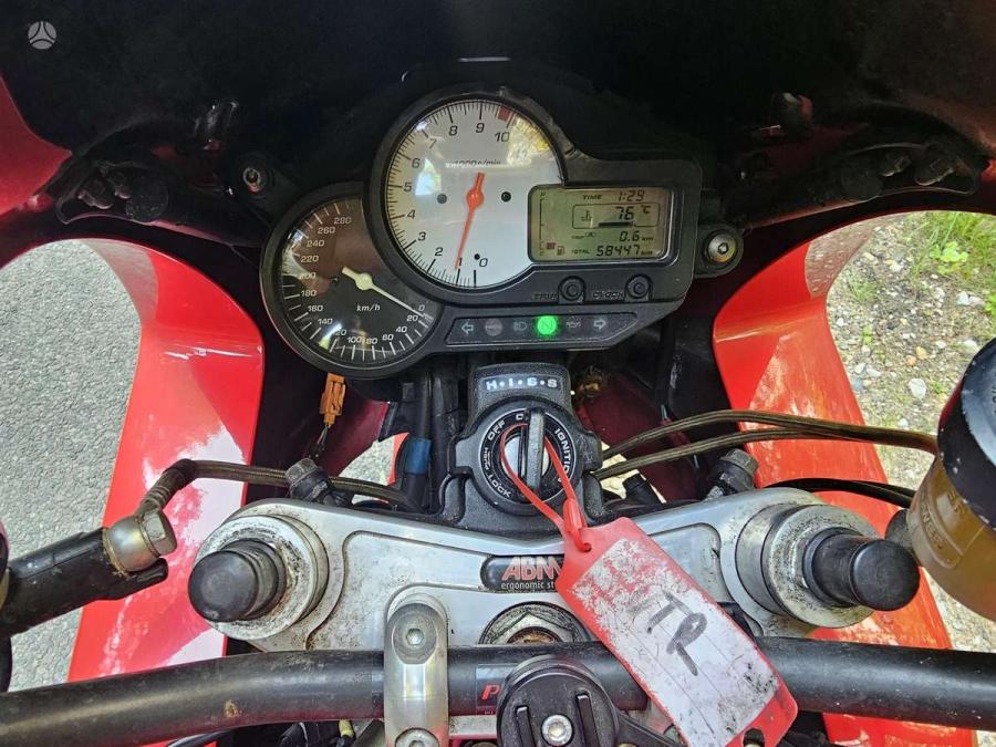 Sarkans Honda VTR 2001 Viļņa, ar dzinēja tilpumu 1.00 L un nobraukumu 56 tūkst. km par 1350 €, foto 8 vietnē AUTOMOTO.COM.LV