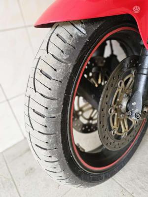 Sarkans Honda VTR 2001 Viļņa, ar dzinēja tilpumu 1.00 L un nobraukumu 56 tūkst. km par 1350 €, foto 10 vietnē AUTOMOTO.COM.LV