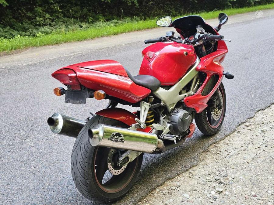 Sarkans Honda VTR 2001 Viļņa, ar dzinēja tilpumu 1.00 L un nobraukumu 56 tūkst. km par 1350 €, foto 13 vietnē AUTOMOTO.COM.LV