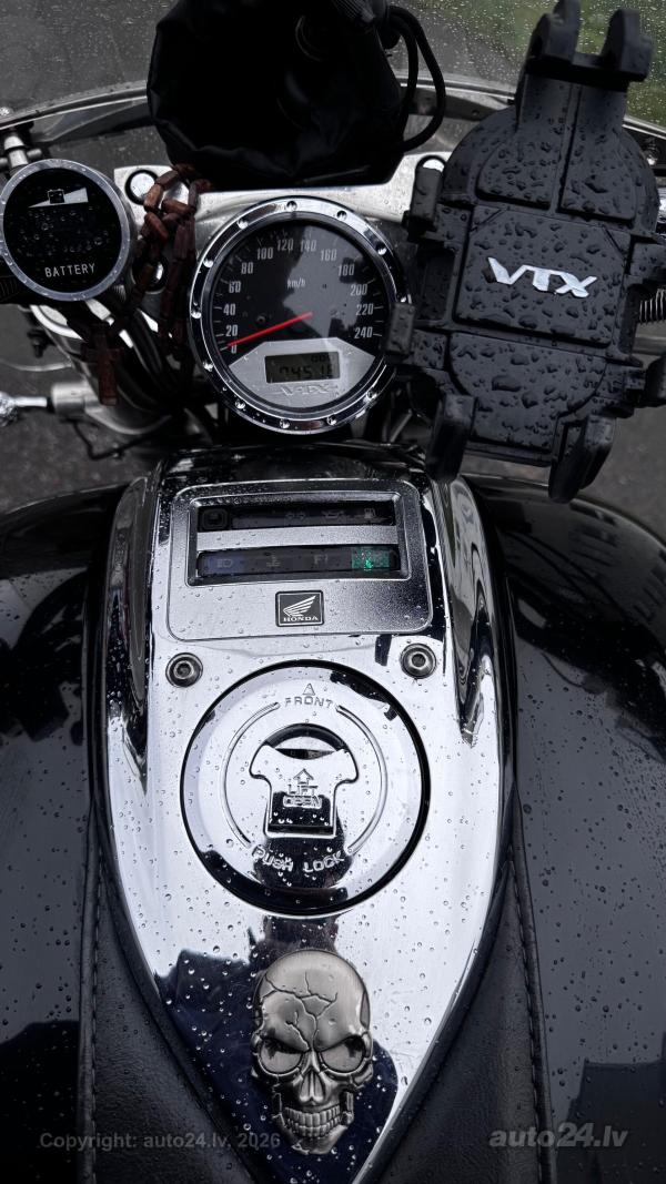 Black Honda VTX 1800 2008 in Tallinn, with an engine capacity of 1.80 L and mileage of 75 thousand km for 6500 €, photo 8 on AUTOMOTO.COM.LV